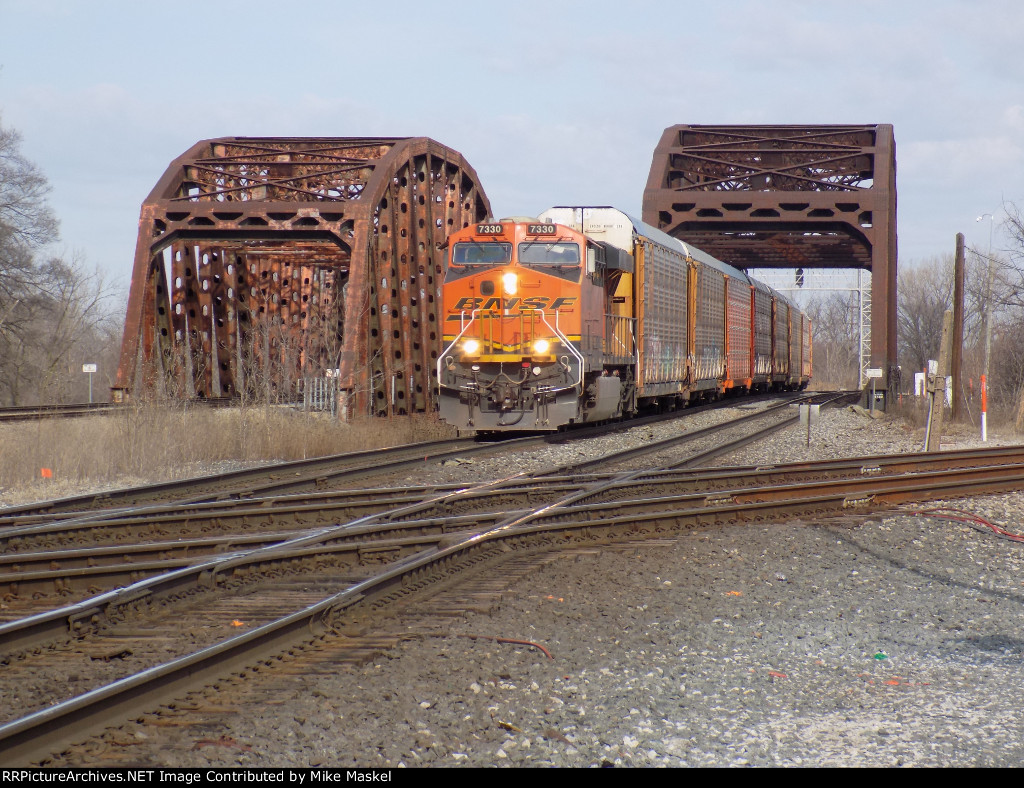 BNSF 7330